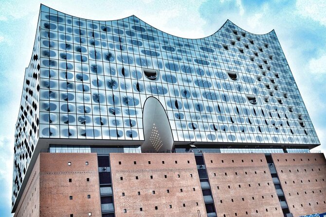 Explore Hamburg's Elbphilharmonie in a playful way - modern and individual - Key Points