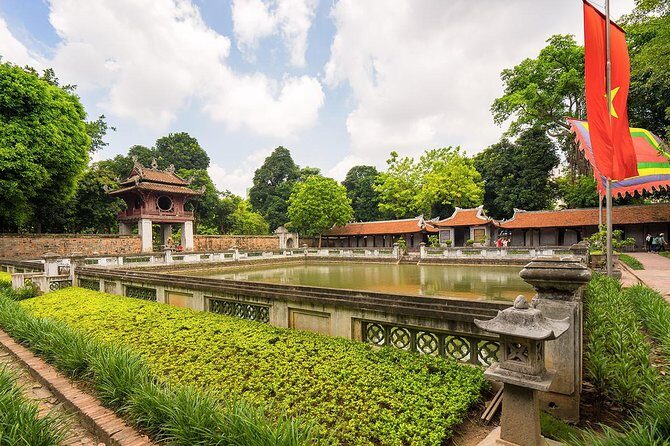 Explore Hanoi Old Quarter by bus - A Deep Dive into the 2-Day Hanoi Tour