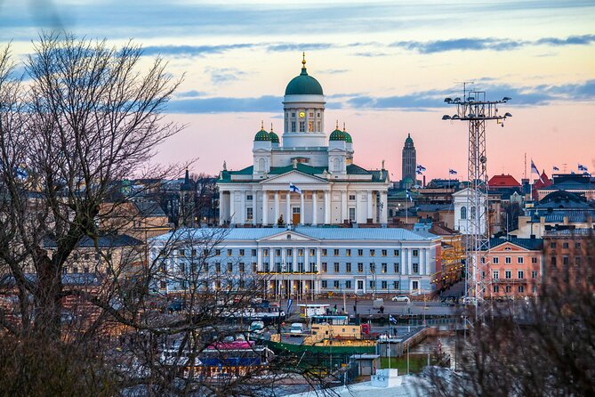 Explore Helsinki in Portuguese with a PRIVATE guide - Senate Square: The Heart of Helsinki
