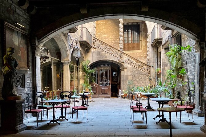 Explore Hidden Streets of Barcelona With a Local - Reviewing the Tours Exceptional Customer Feedback and Recognition