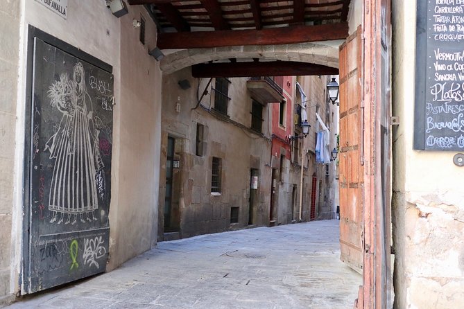 Explore Hidden Streets of Barcelona With a Local - Private Tour - Discovering the Medieval Charm of El Born