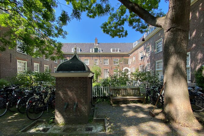 Explore Hidden Streets With Friends - A Guided Journey Through Amsterdams History