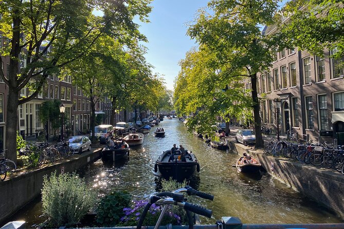 Explore hidden streets with friends - Private Tour - In-Depth Look at the Tour