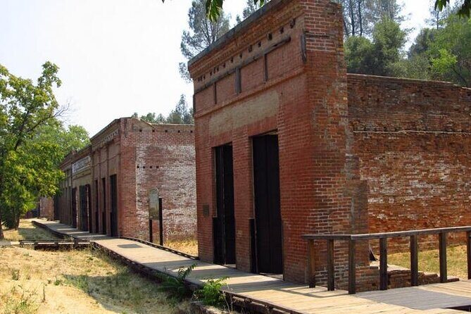 Explore Historic Gold Rush Towns and Legends - Key Points