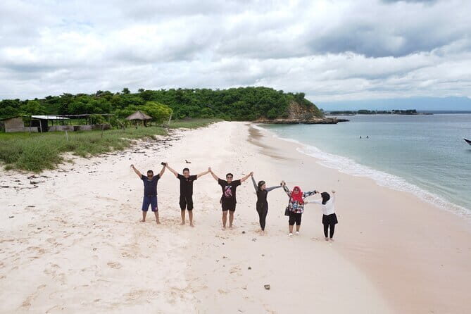 Explore Lombok's Pink Beach and Snorkeling - An In-Depth Look at the Trip