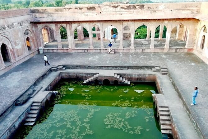 Explore Mandu's Architectural Marvels And Romantic Legends - Key Points