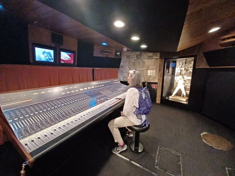 Explore Montreux in 90 Mins: From Lord Byron to Queen - Key Points