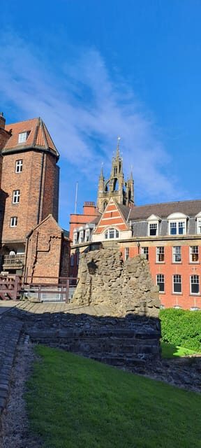 Explore Newcastle: 2 hour City Tours in Italian or English - Who Should Consider This Tour?