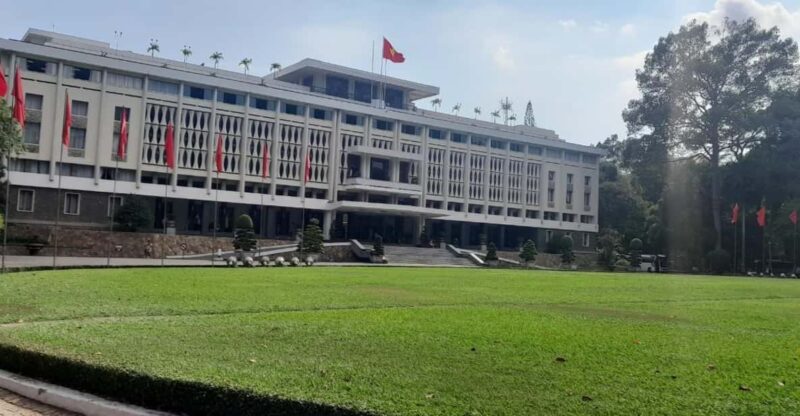 Explore SaiGon City - group tour halfday - Visiting Iconic Architectural Landmarks