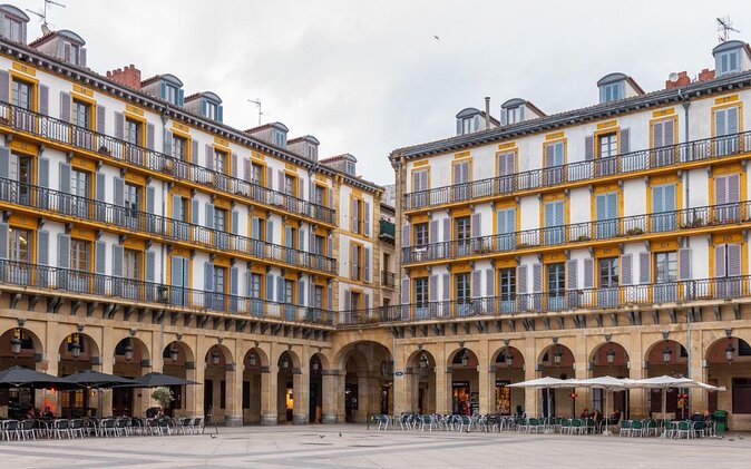 Explore San Sebastián's History & Taste Its Flavors at Lunch - Key Points