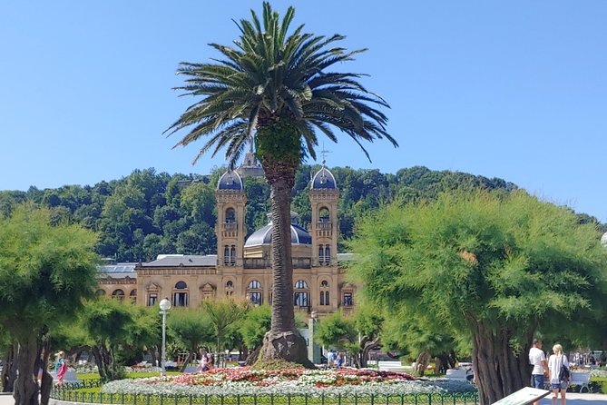 Explore San Sebastián's History & Taste Its Flavors at Lunch - Pinxtos: San Sebastiáns Culinary Tradition