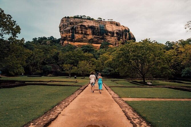 Explore Sri Lanka in 5 Days with Breakfast and Luxury Car - A Thorough Look at the 5-Day Itinerary