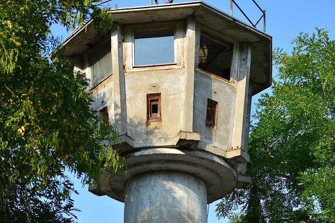Explore The Berlin Wall: Cold War Berlin and Behind the Berlin Wall - Checkpoint Charlie: A Symbolic Crossing