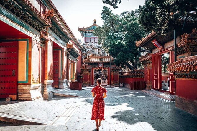Explore the Hutongs at Houhai Lake area with the imperial afternoon Tea. - Exploring Houhai Lakeside and Hutong alleys