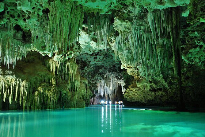 Explore the Mystical Río Secreto - Key Points