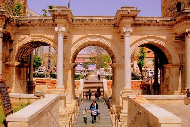 Explore The Old Town With Local Taste - The Role of the Knowledgeable Tour Guide