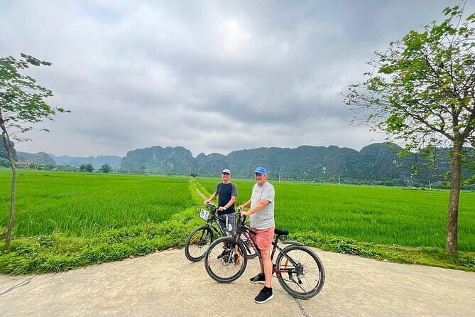 Explore Trang An, Bich Dong, Mua Cave Small Group Tour from Hanoi - What Makes This Tour Stand Out