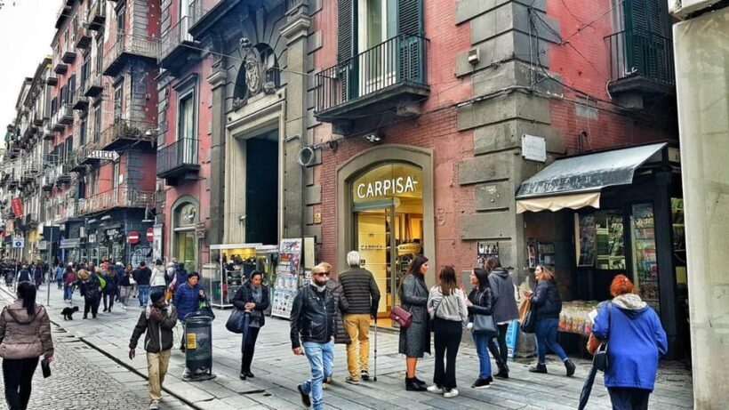 Explore Urban Art in Naples' Vibrant Spanish Quarter Streets - Key Points