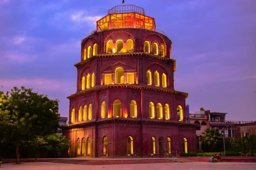 Exploring Lucknow in Nightlights: Guided Tour by Foot - An In-Depth Look at the Lucknow Nightlights Tour