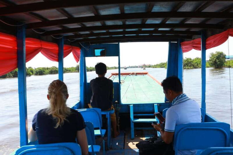 Exploring the Enchanting Kampong Phluk Floating Village - Authenticity and Accessibility