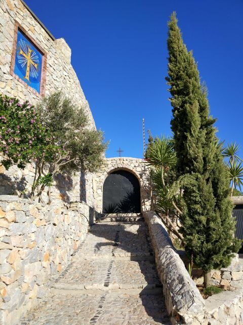 Exploring the Jewels of Santorini: A Comprehensive 5-Hr Tour - Who Will Benefit Most?