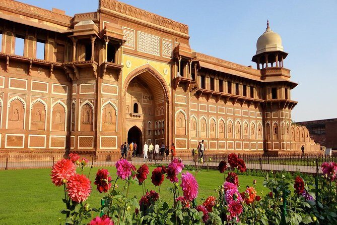 Extensive Agra Fort and colorful Kinari Bazaar Tour - A Close Look at the Tour