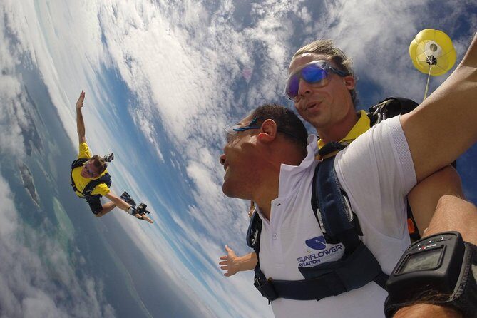 Extreme 12000ft Tandem Jump (45 seconds free fall) - What This Skydiving Experience Offers
