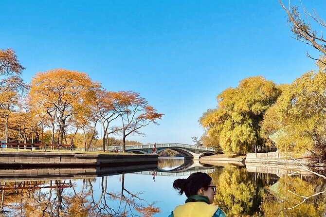 Fall Colours Canoe Tour on the Toronto Islands - An Immersive Look at the Fall Colours Canoe Tour