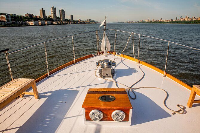 Fall Foliage Cruise on Yacht Full Moon from Chelsea Piers - The Realities: What Reviewers Say