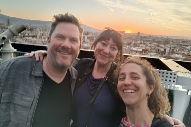 Familly Friendly Traditions & Food Tour: Tailored Tapas & Games! - Exploring the Neighborhoods