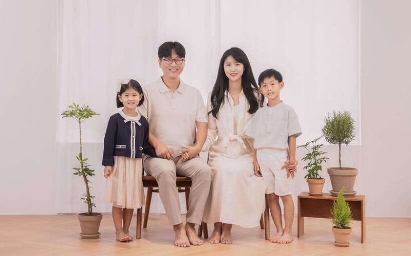 Family, Couple, and Group Photoshoot in Seoul - What to Expect at the Meeting Point and During the Session