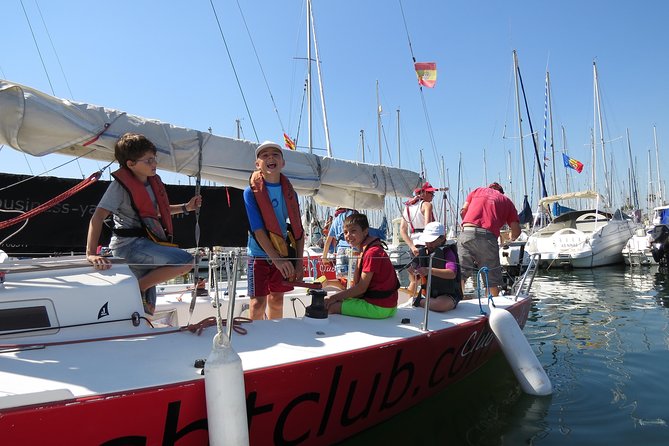 Family Sailing Tour in Barcelona - FAQ