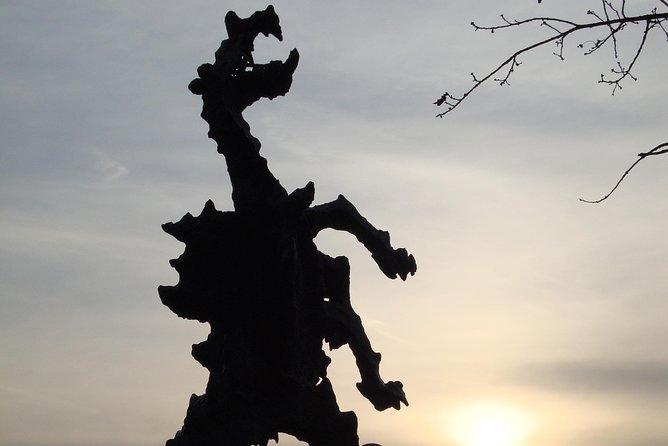 Family Tour of Krakow Old Town with Sweets Factory & Cruise - Key Points