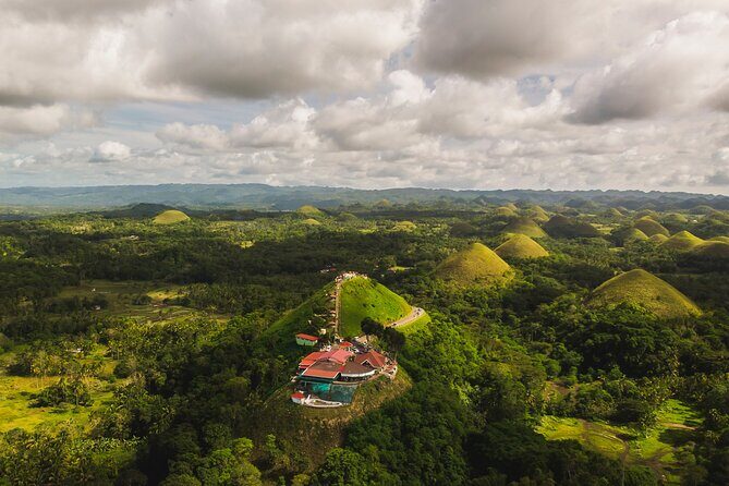 Famous Bohol Chocolate Hills Loboc River Cruise Tarsier Tour - Who Should Consider This Tour?