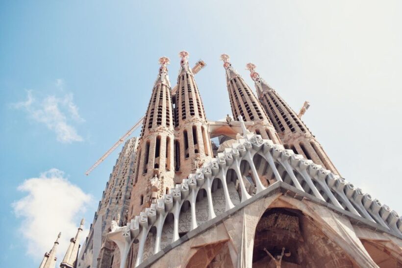 Fast-Track Access: Sagrada Familia 1.5-Hour Guided Tour - Key Points