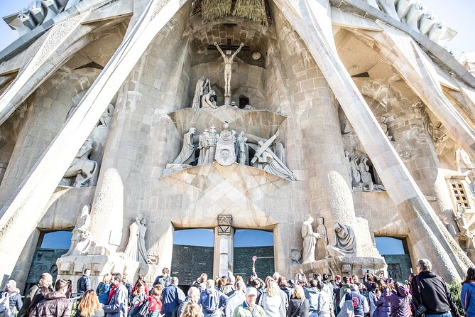Fast Track Sagrada Familia English Guided Tour With Tower Option - Accessibility and Restrictions