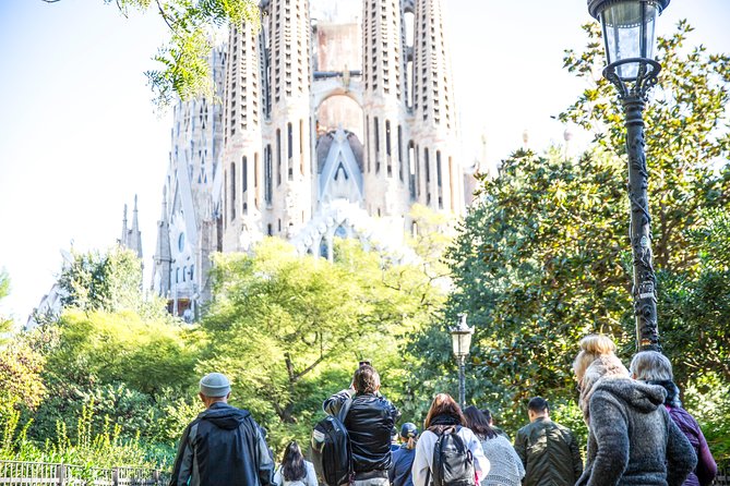 Fast Track Sagrada Familia Guided Tour - Tour Experience and Expectations