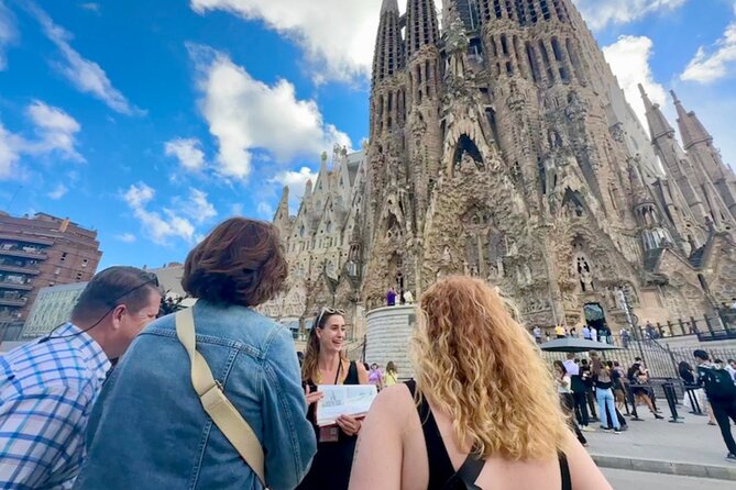 Fast Track: Sagrada Familia Guided Tour - Key Features of the Tour