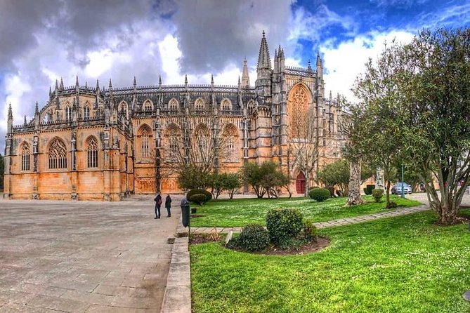 Fátima Batalha Nazaré and Óbidos Private Tour - Transportation and Experience