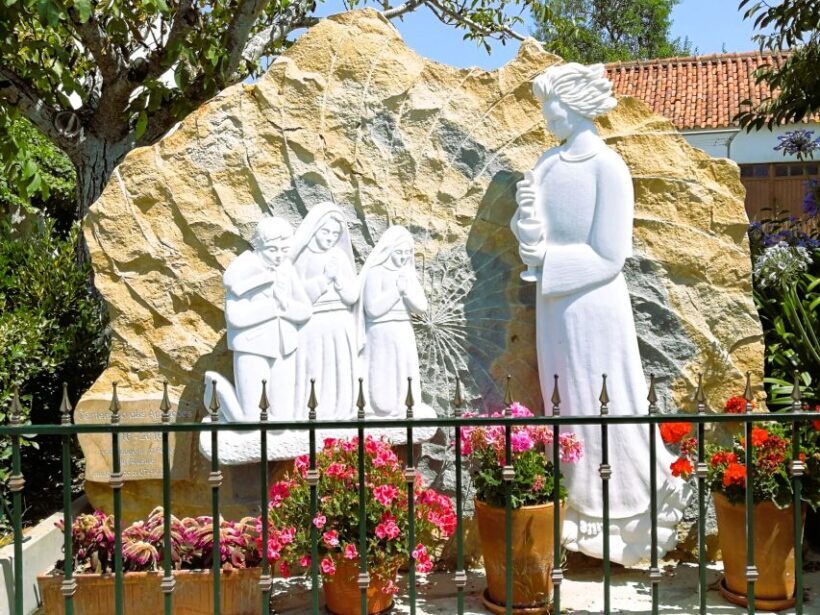 Fátima: Highlights of the pilgrims in half day private tour - Visiting the Parish Church of Fátima and the Homes in Aljustrel