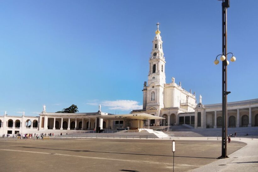 Fátima, Nazaré, and Óbidos: Small Group Tour From Lisbon - Lunch and Local Flavors