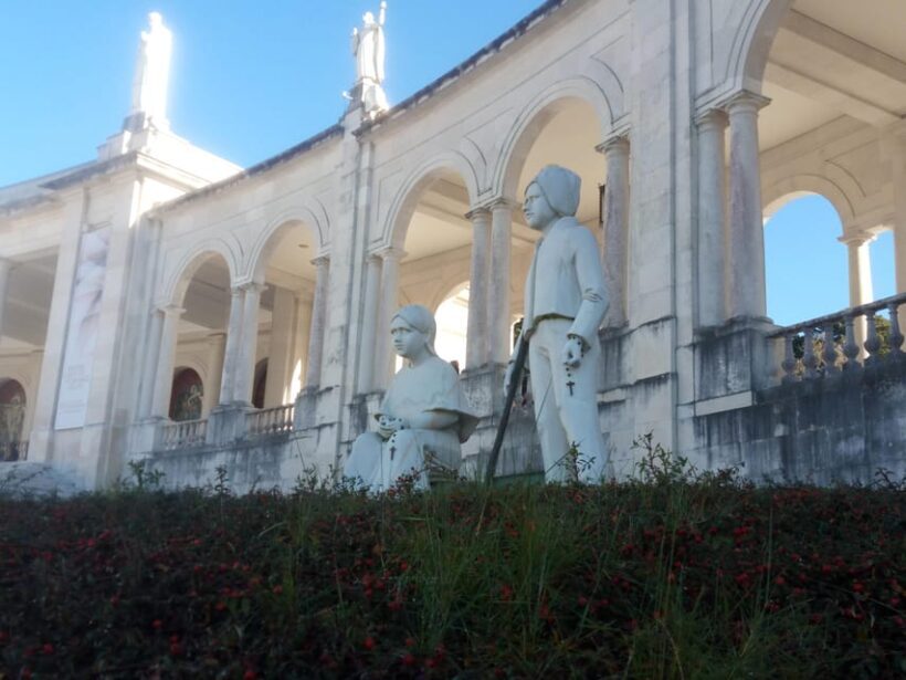 Fátima, Óbidos & Nazaré | Full Day Private Tour - Visiting the Sanctuary of Fátima
