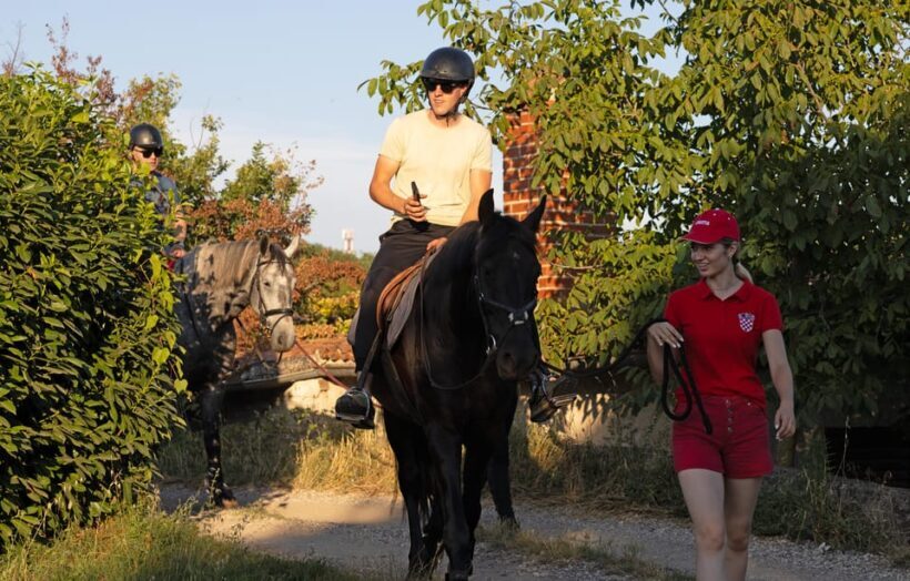 Fazana: Sunset 1-hour Horse Riding in Nature with Guide - Analyzing the Value