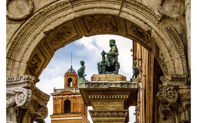 Ferrara: Walking Tour, Highlights and Food Tastings - Key Points