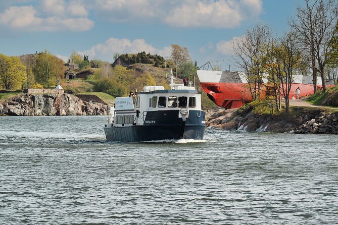 Ferry to Suomenlinna Fortress Island - Visiting Suomenlinna