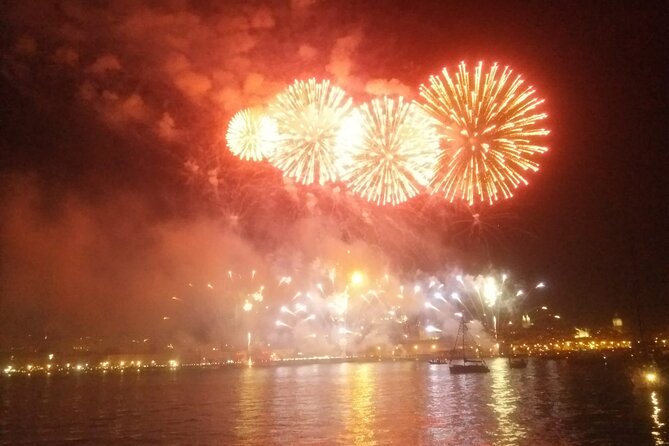 Fireworks and Open Bar in New Years Eve Cruise in Lisbon - Beverages and Snacks