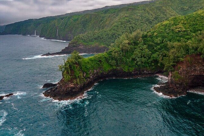 First Class Maui & Molokai Helicopter Tour with Landing - What Makes This Tour Stand Out?