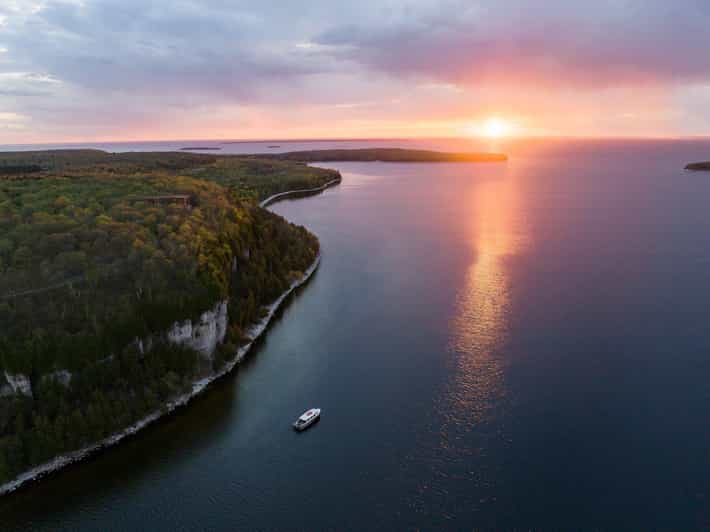 Fish Creek, WI: Sunset Live Music Cruise - The Intimate Size and Its Impact