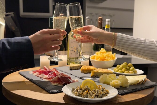 Flamenco Casa Sors & Guitar Museum with Optional Drink or Dinner - Key Points