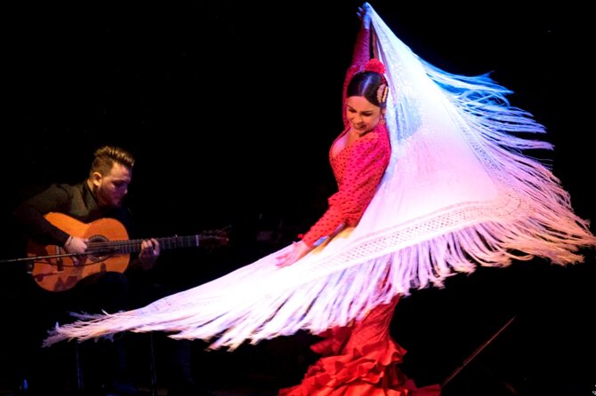 Flamenco Show at Dalmases Palace in Barcelona - Enjoying Pre-Show Drinks